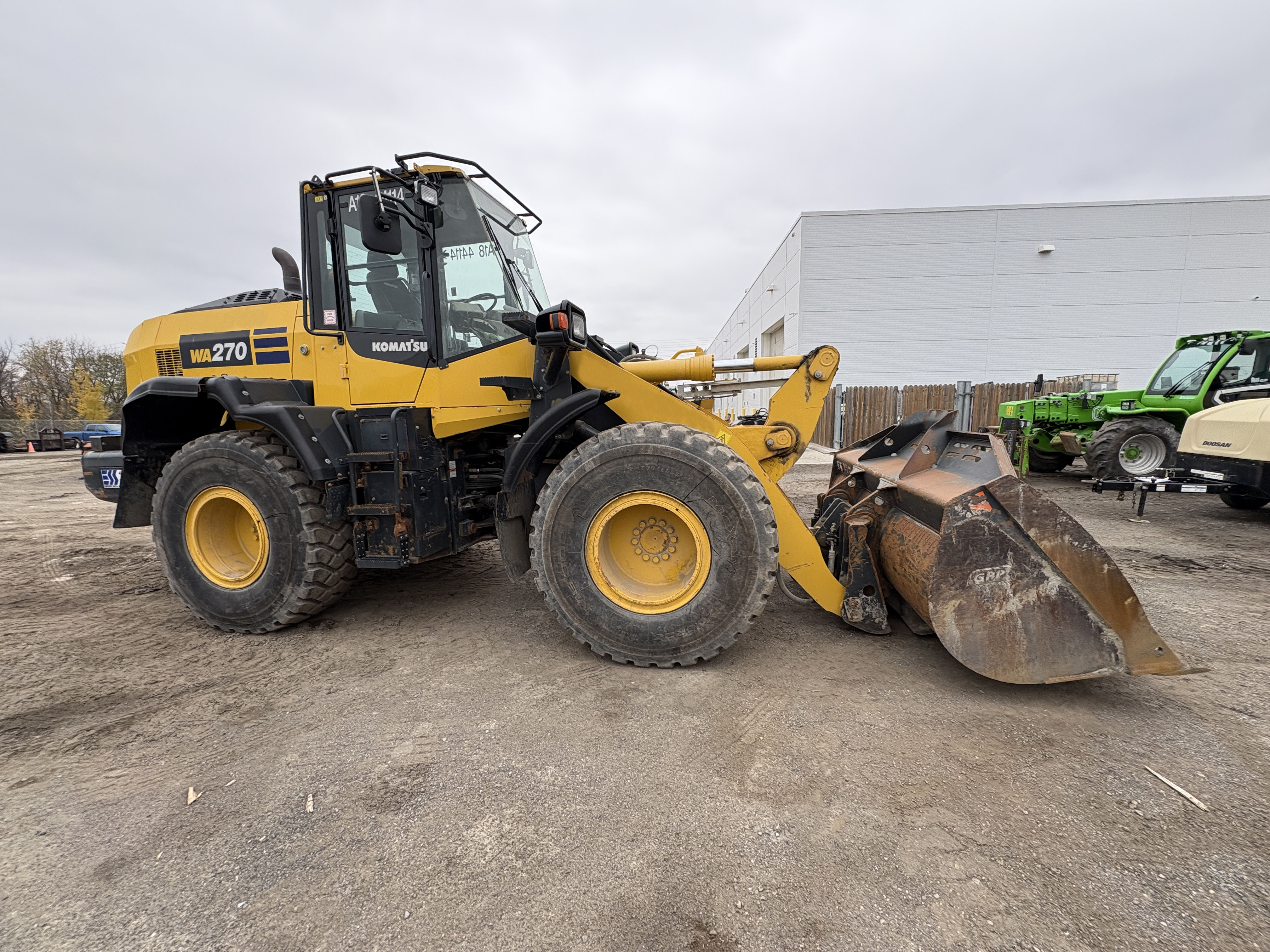 2021 Komatsu WA270-8