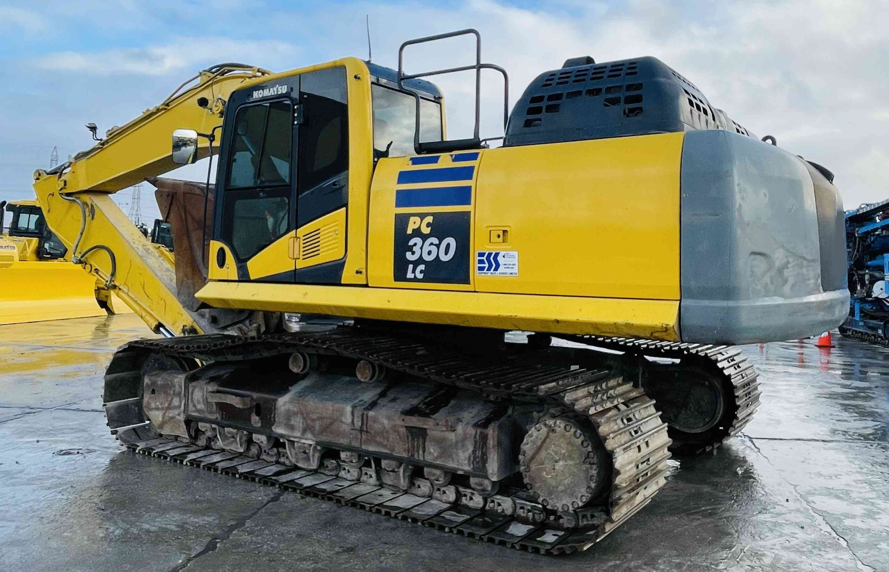 2023 Komatsu PC360LC-11